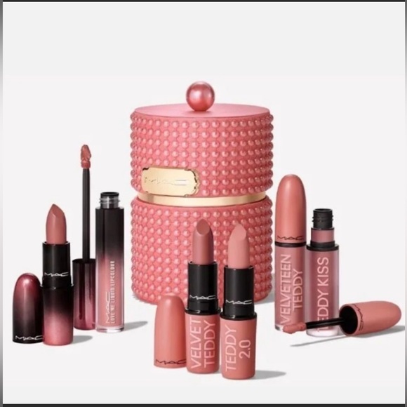 MAC Cosmetics | Makeup | Mac Cosmetics 7 Pc Velvet Teddys Party Crew ...